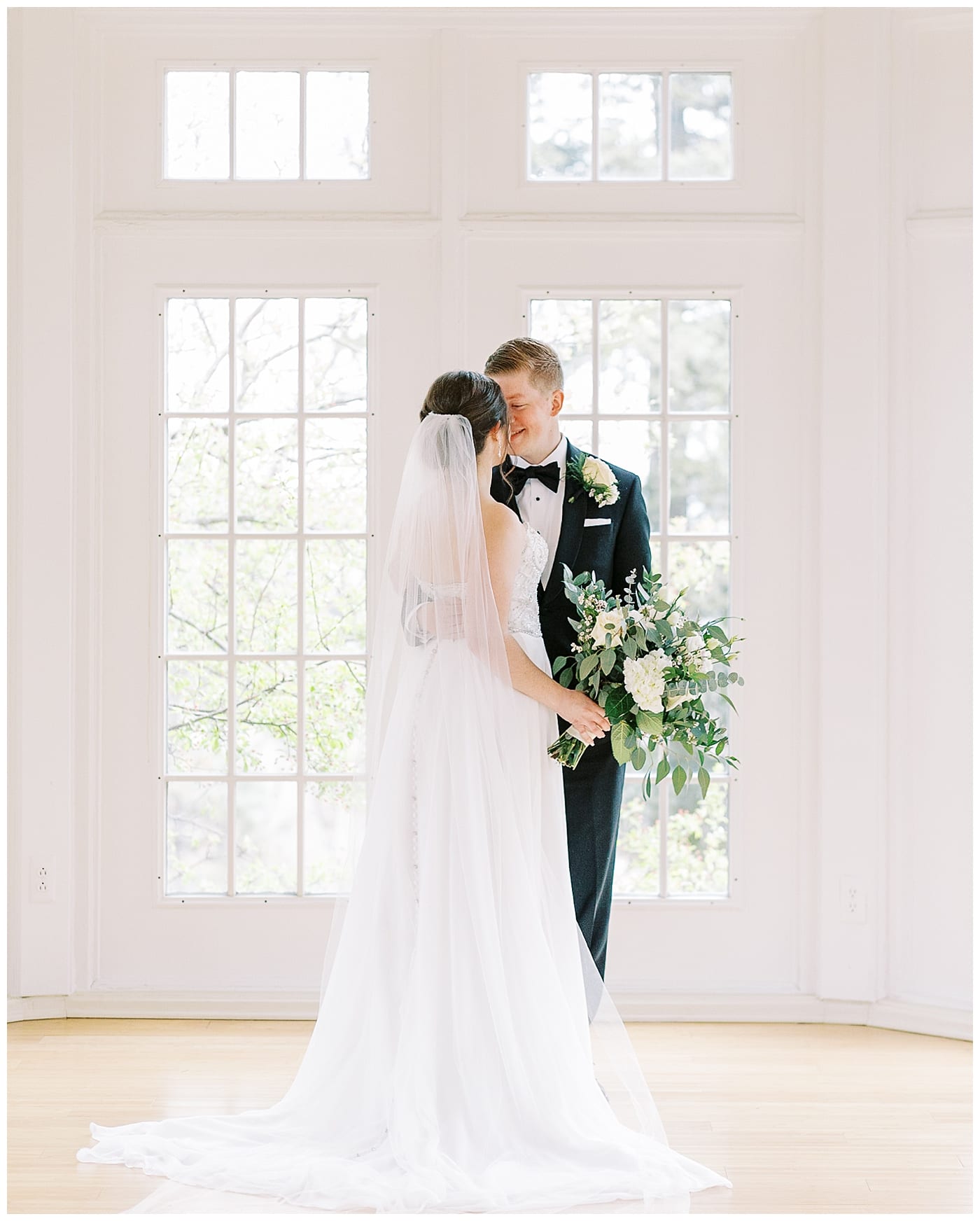 Pine Knob Carriage House Wedding - Leidy & Josh Photography